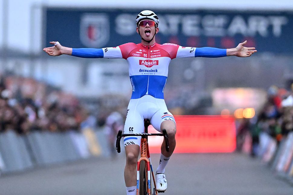Superprestige Heusden-Zolder: Tibor Del Grosso surges past Wout van ...