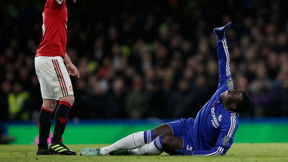 Zouma set for scan on knee injury | FourFourTwo