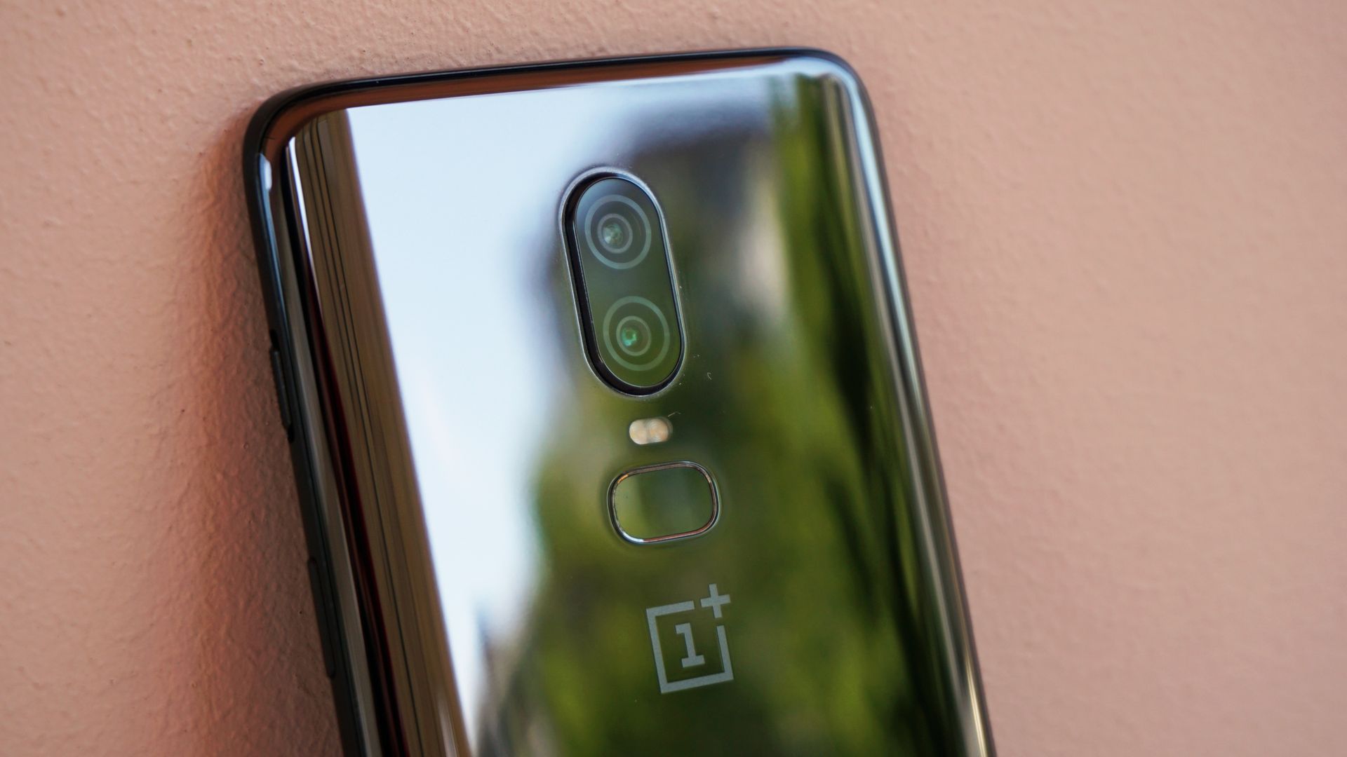 OnePlus 6T box leak reveals teardrop notch and in-screen scanner ...