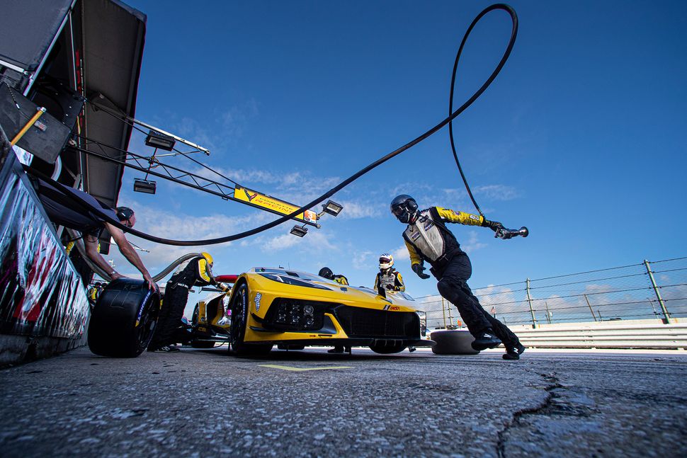 “I had to stay out of the way of the pit crew”, automotive photographer ...