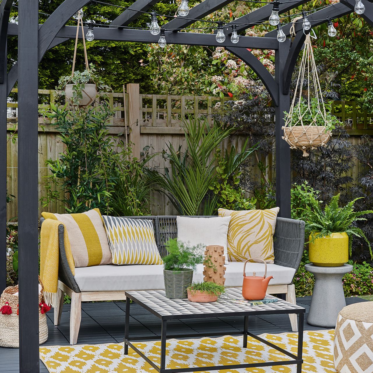 10 decking edging ideas to create a decorative border | Ideal Home