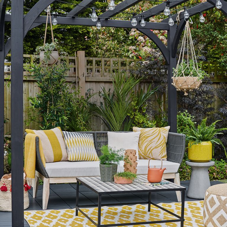 10 decking edging ideas to create a decorative border | Ideal Home