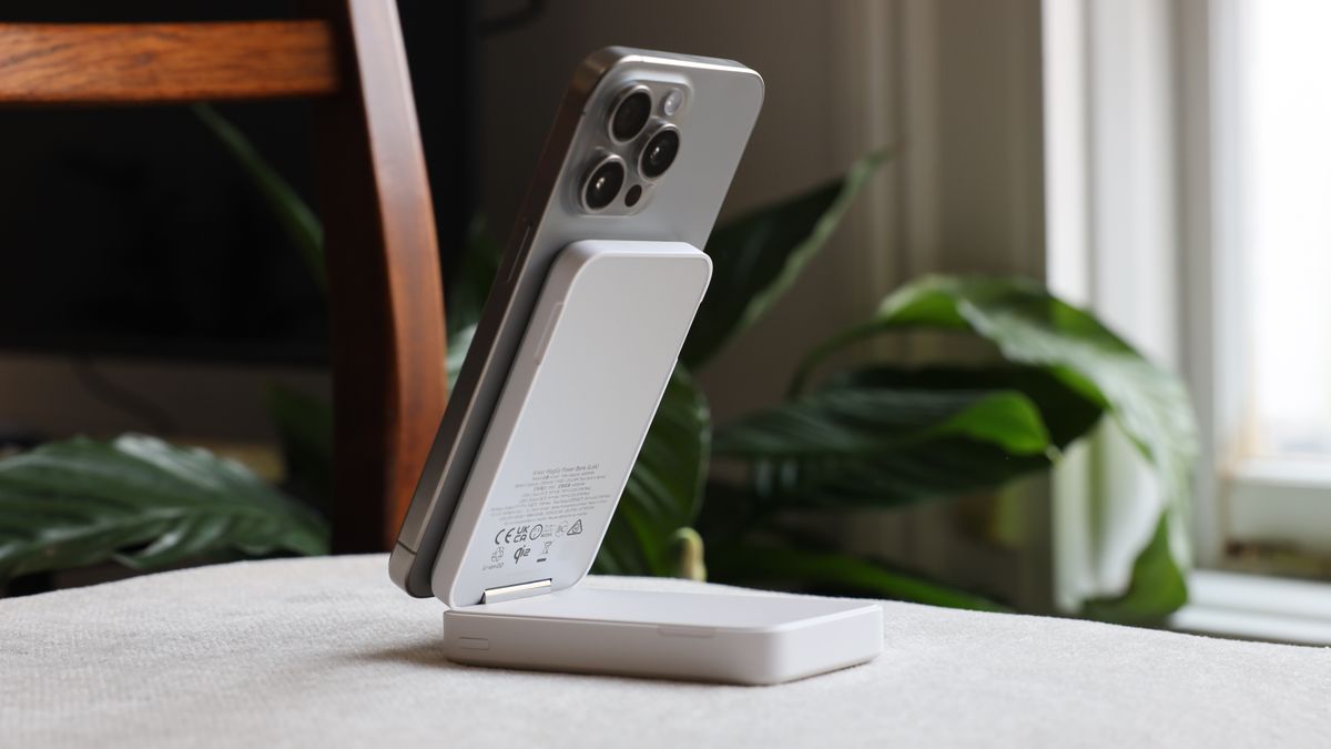 Anker MagGo Power Bank (6.6K) review: a flipping weird power bank ...