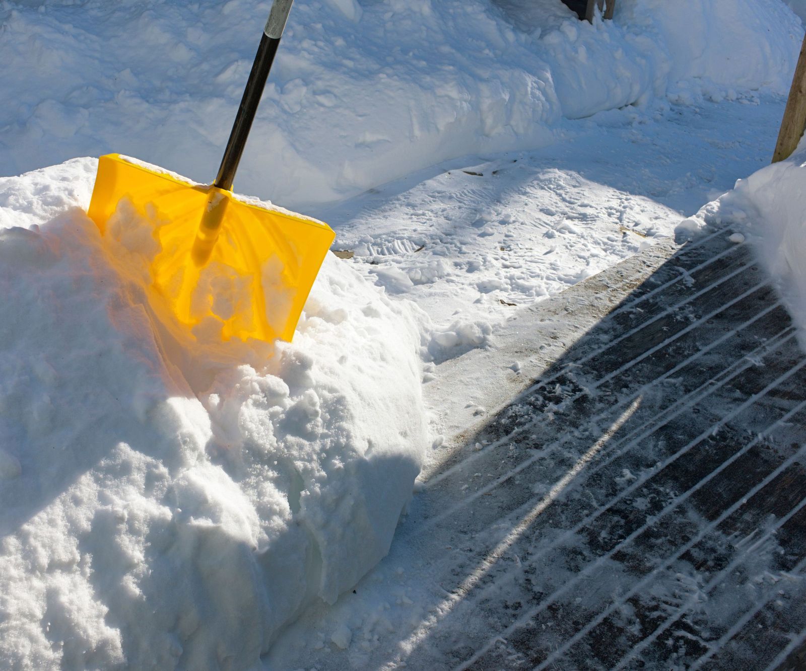 Experts reveal the best way to shovel snow safely | Homes and Gardens
