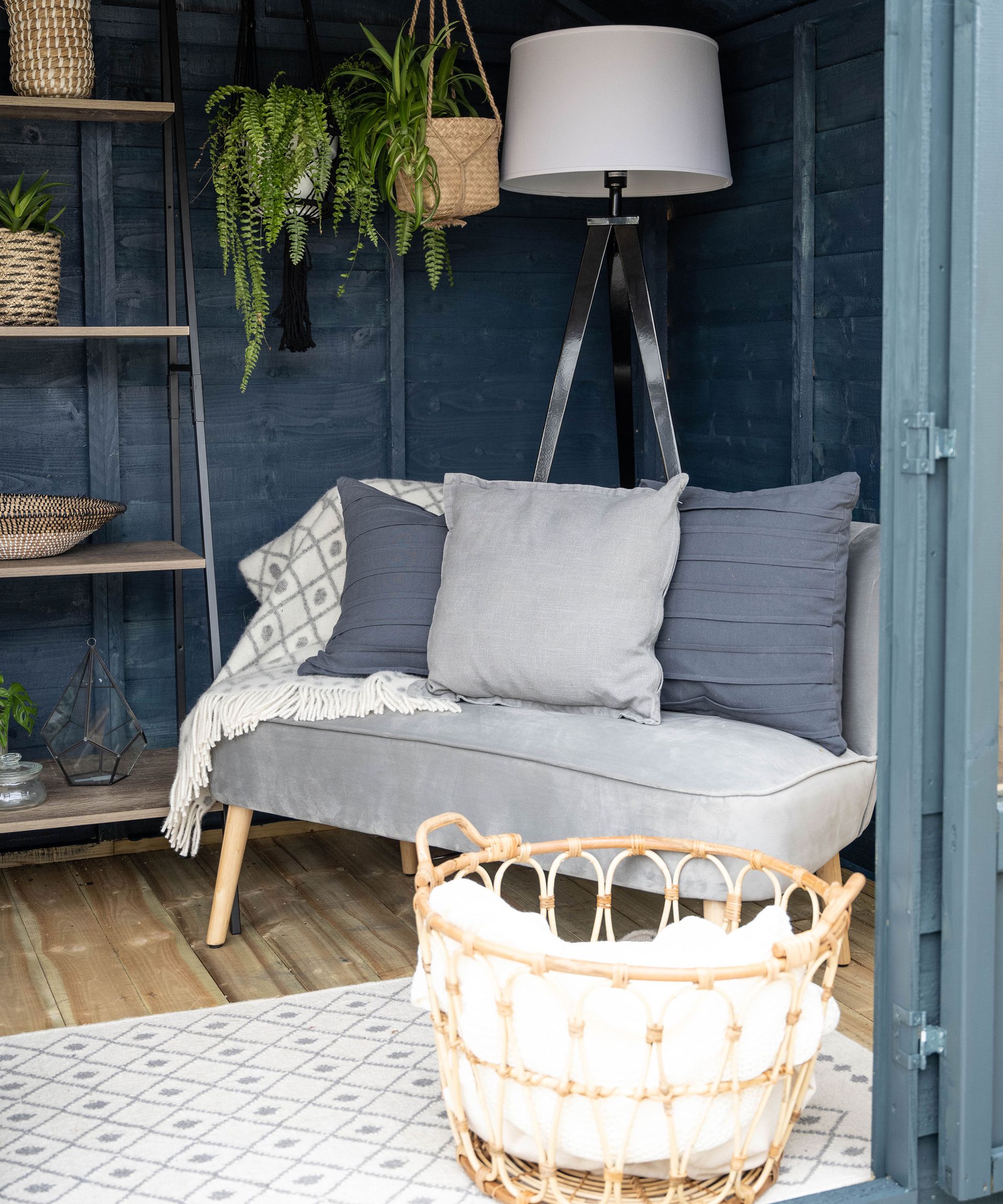 Garden experts give their top tips for creating a cozy summer house ...