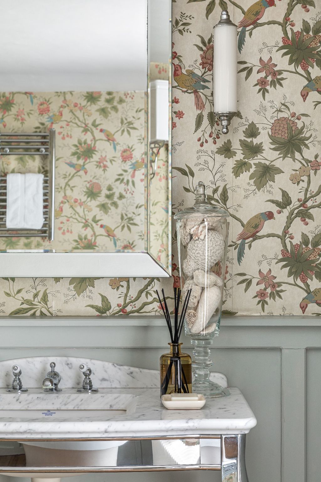 I'm an interior designer and these are my 6 tips for a powder room that ...