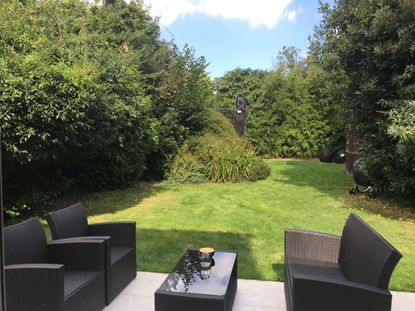 Garden makeover: a large plot transformed into a relaxing, modern space ...