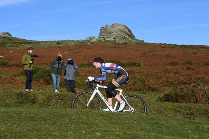 Hayley Simmonds and Ed Laverack take record-breaking victories at ...