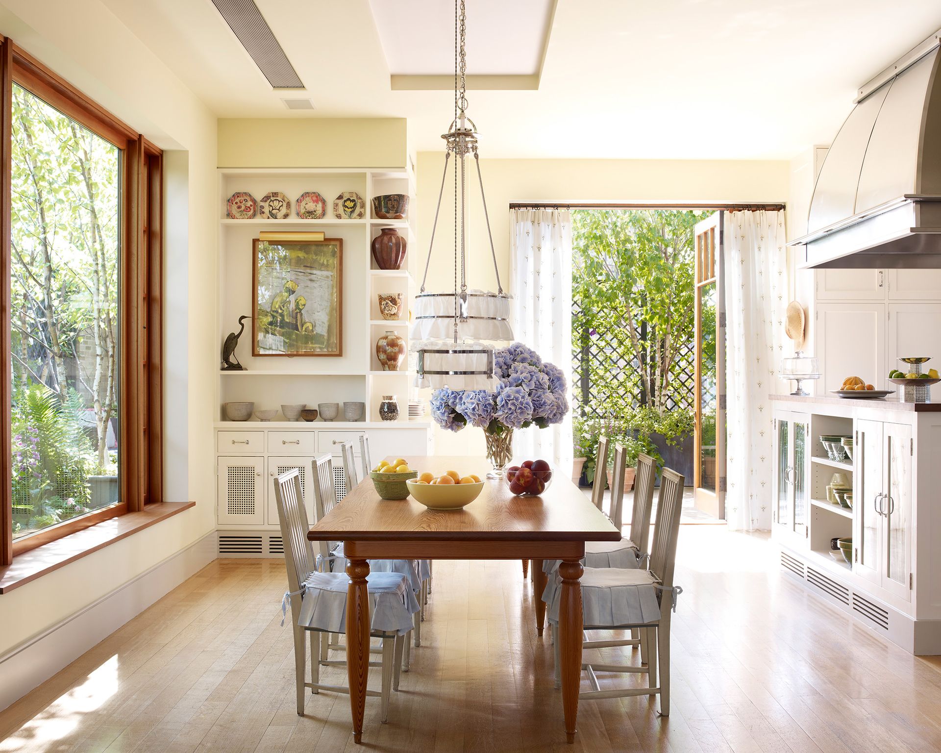 Bette Midler house: tour her Upper East Side apartment | Homes and Gardens