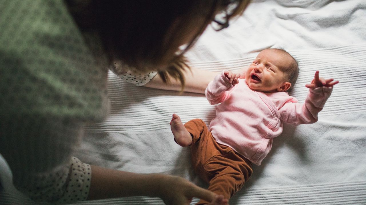 The 8-minute hack to stop a crying baby, according to scientists ...