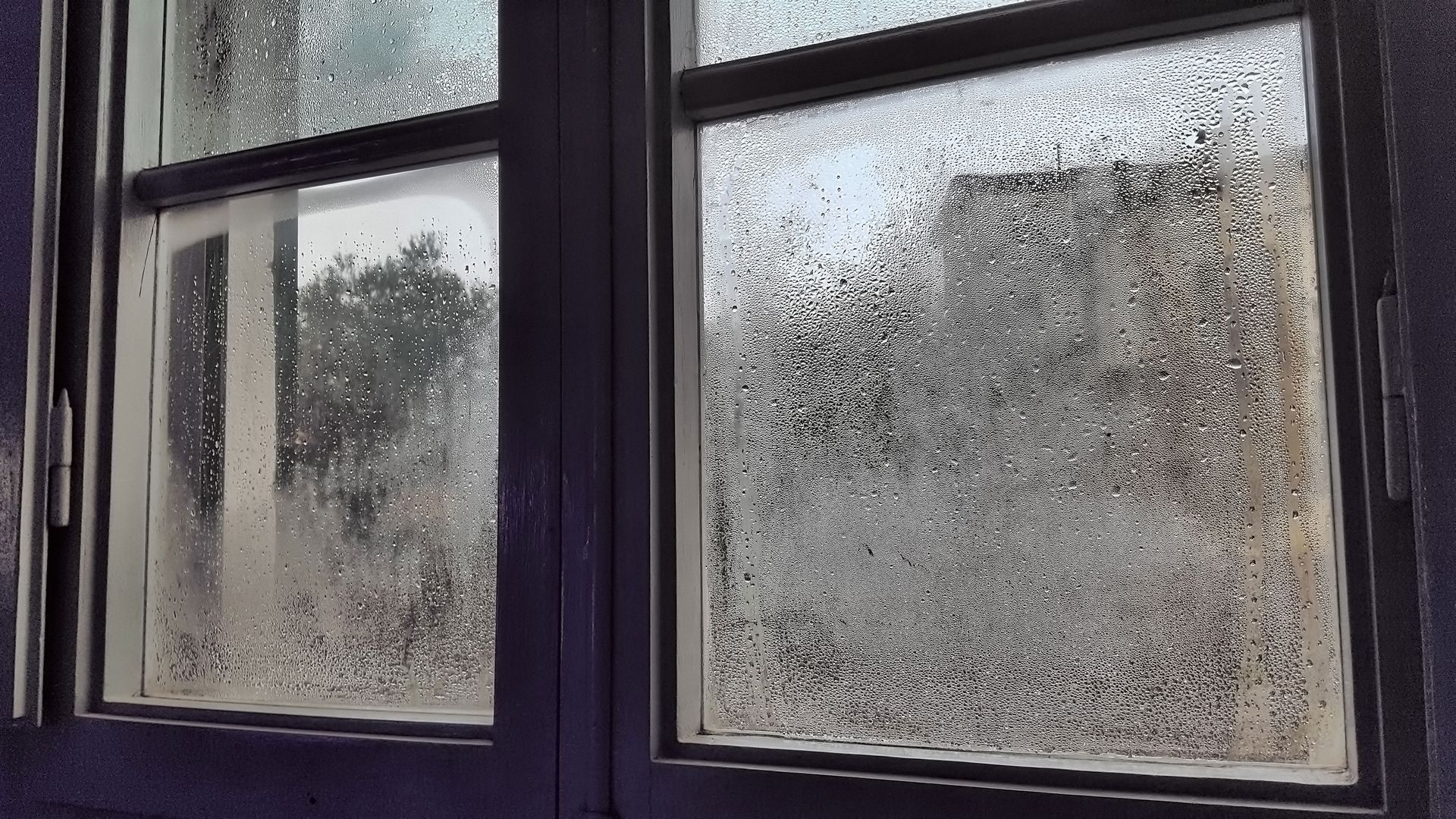 How to get rid of condensation inside double glazed windows | Homebuilding