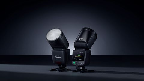 New Godox V1 Mid camera flash: compact professional lighting for “fast ...