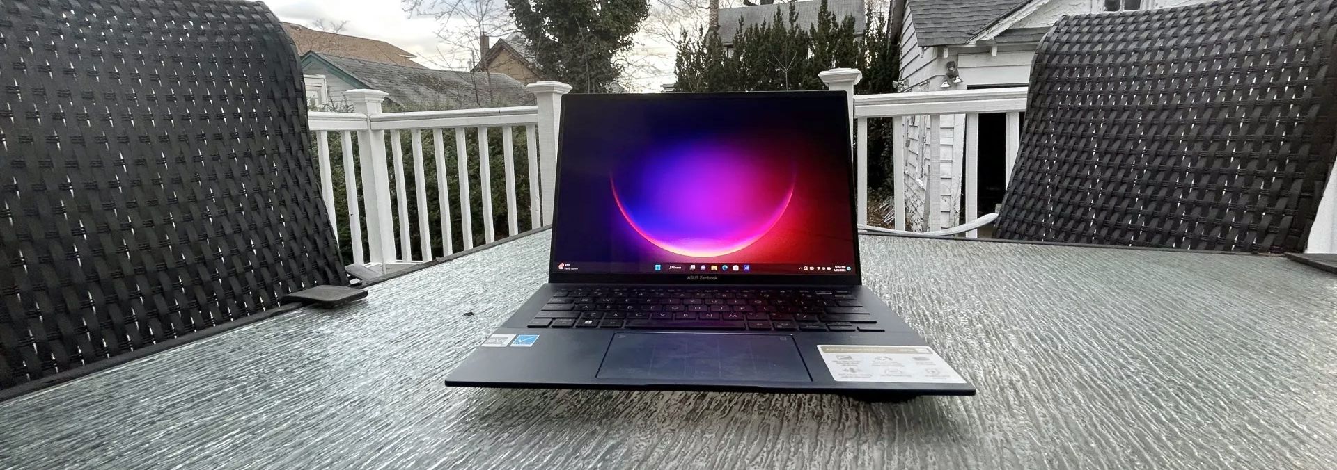 Asus Zenbook 14 (Q409ZA) OLED review — killer battery life for less ...