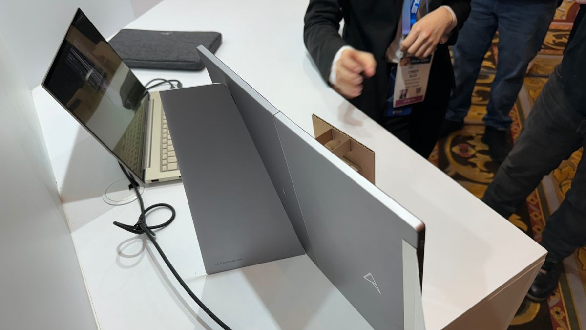 Asus' new ZenScreen is a 17.3-inch portable monitor that folds in half ...