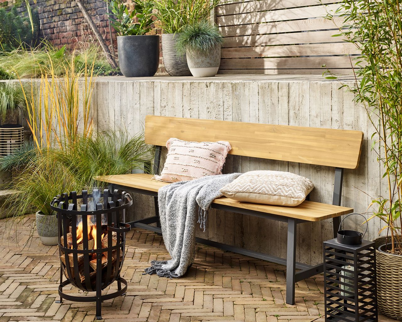 12 of the coolest fire pit seating ideas for congregating | Real Homes