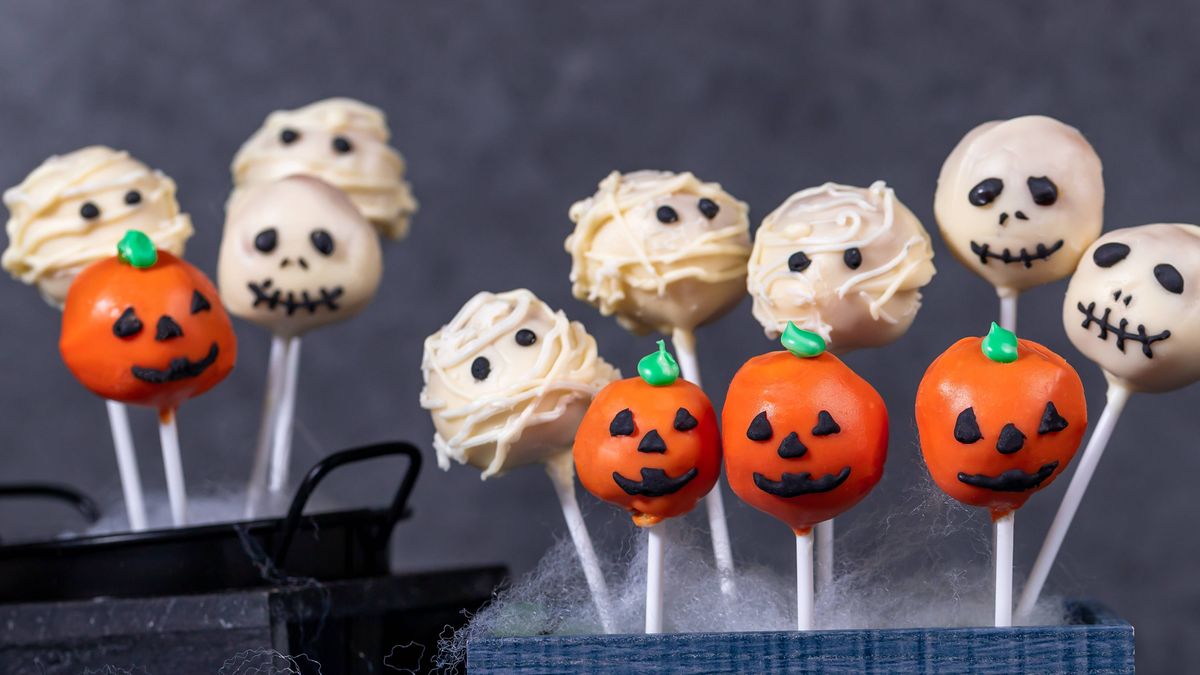 Halloween cake pops | Baking Recipes | GoodtoKnow