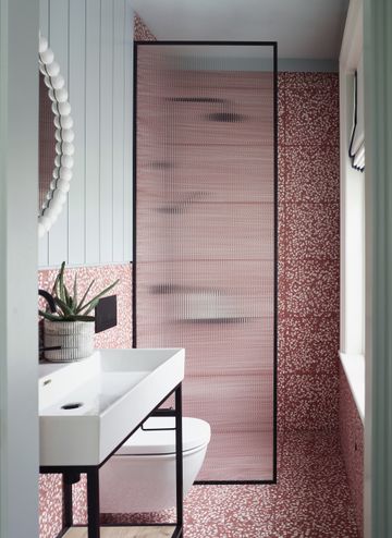 7 layout ideas to try for awkwardly shaped bathroom | Livingetc