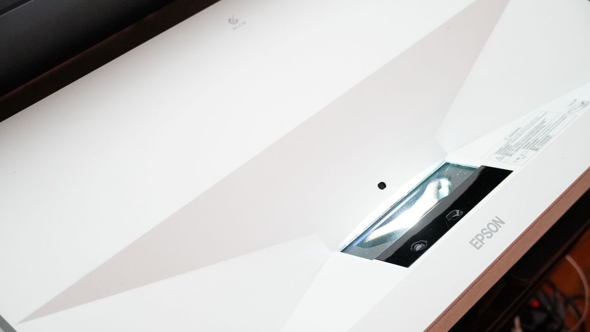 Epson EpiQVision Ultra LS800: a perfect projector for daytime viewing ...