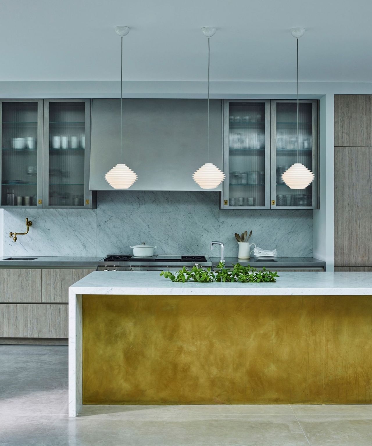 What is a waterfall countertop? Experts on the pros and cons | Homes ...