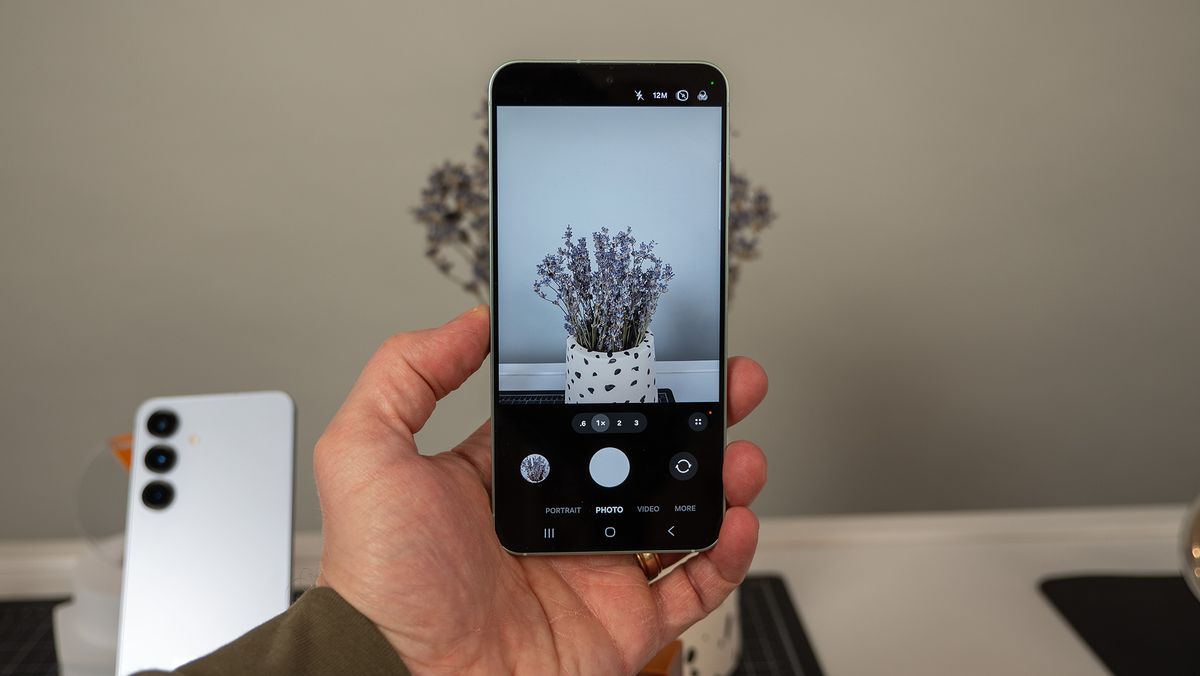 Samsung Galaxy S25 and Galaxy S25 Plus hands-on: Levelling the playing ...