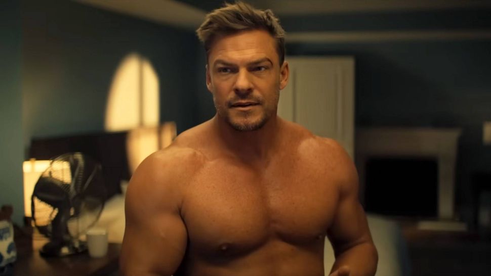 Reacher star Alan Ritchson weighs in on the running joke that the ...