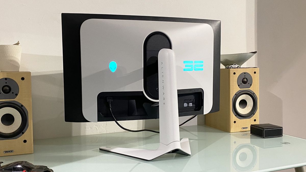 Alienware 32 AW3225QF review | PC Gamer