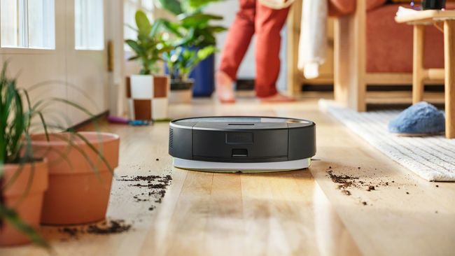 This new Roomba finally solves the big problem I have with robot ...