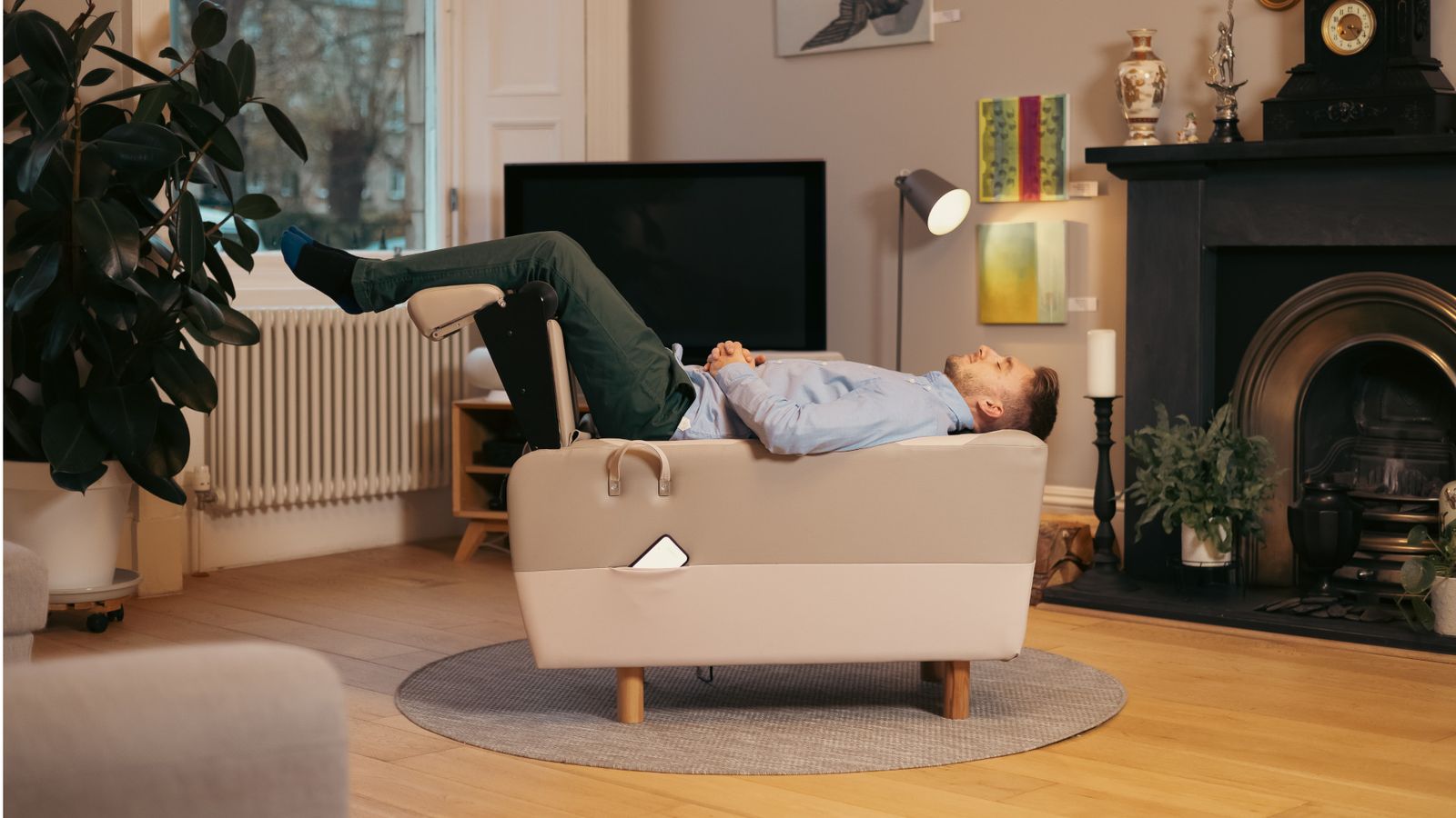 I tried BackHug, the world's first robot therapist, and the results ...