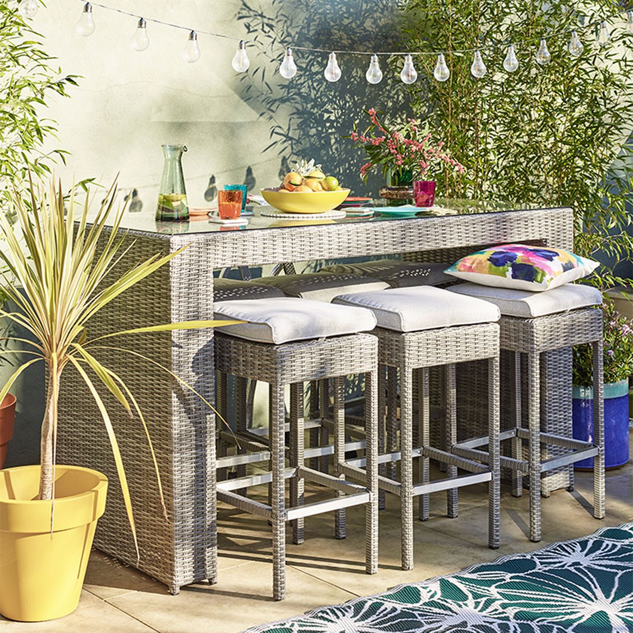 15 garden table ideas – stylish seating for your outside space | Ideal Home