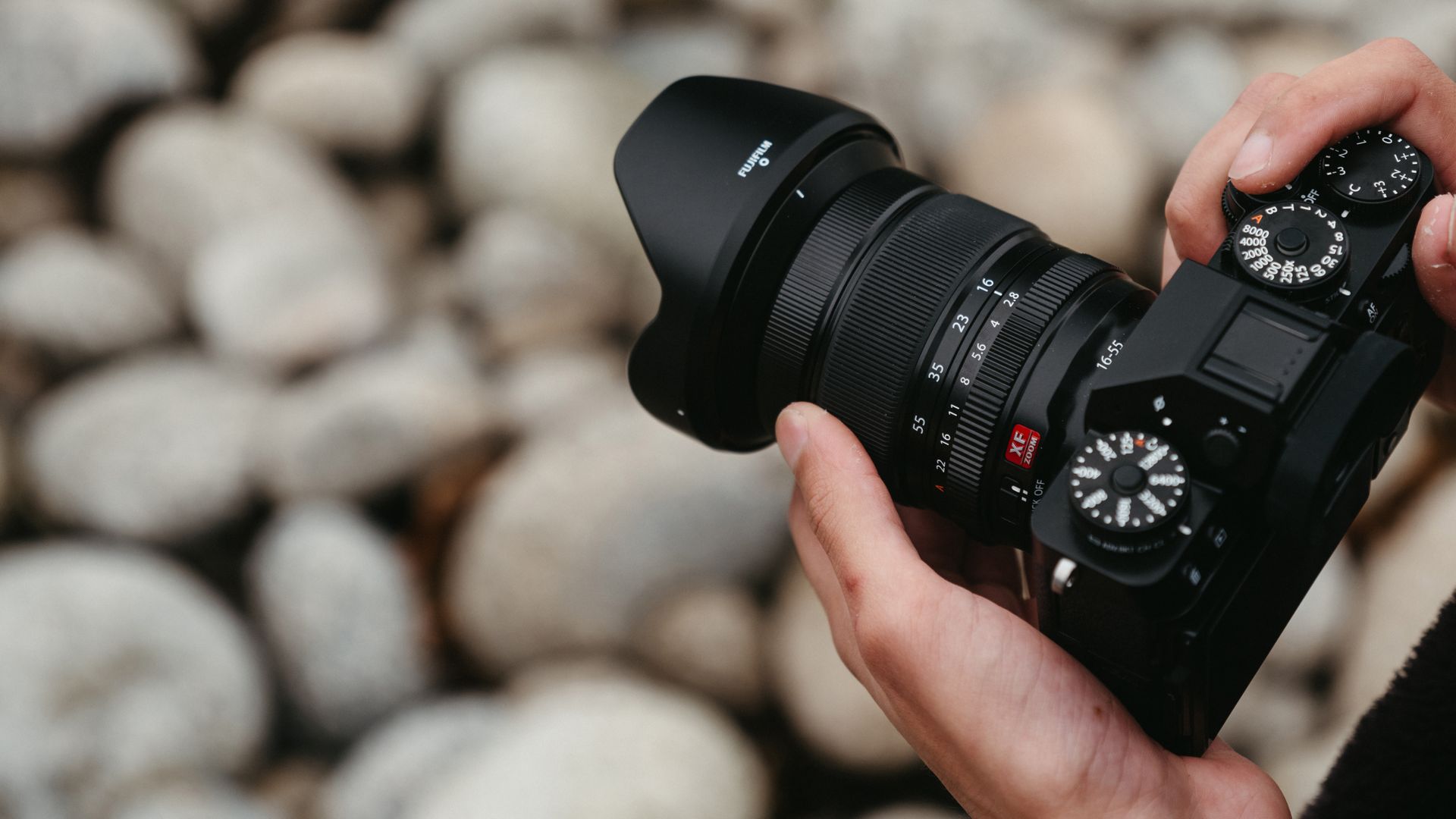 Fujifilm’s shrunk-down trinity lens is a more fitting size for its ...