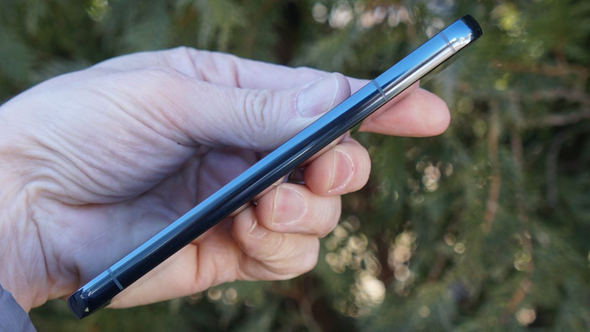 Samsung Galaxy S22: Samsung's newest flagship Android phone line is a ...