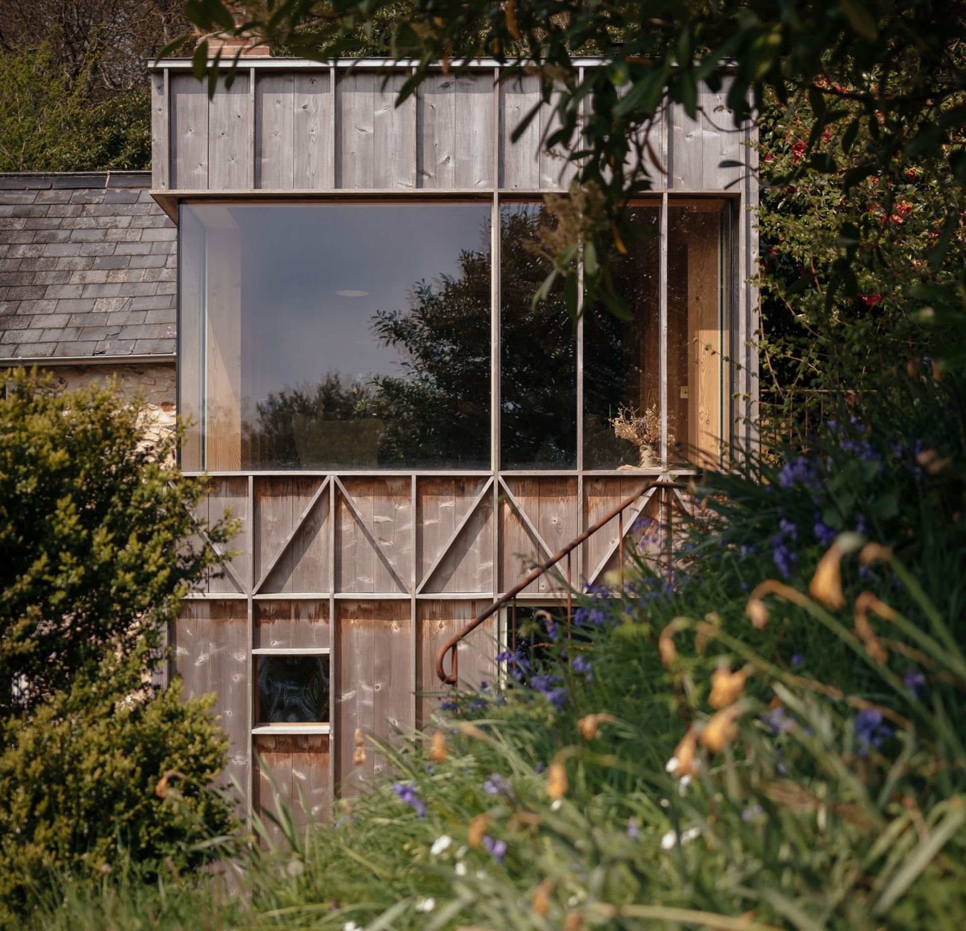 Discover this contemporary extension on a traditional stone cottage ...