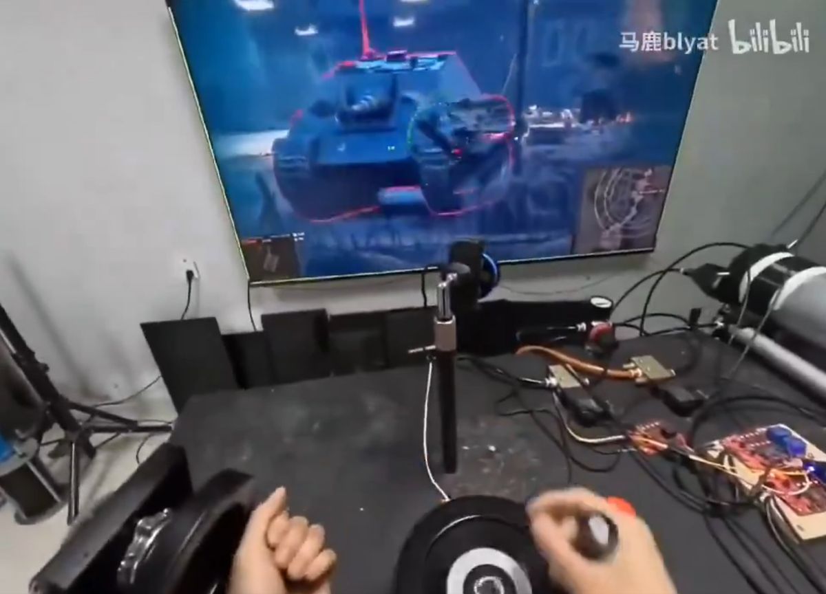 Watch three-person tank crew battle in World of Tanks — driver, spotter ...
