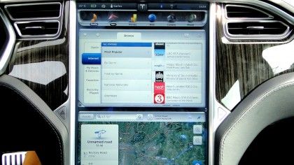 The Tesla S has the most insane in-car touchscreen multimedia system ...