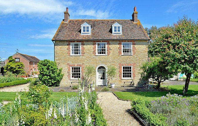 The quintessential Georgian farmhouse owned by a make-up artist to the ...