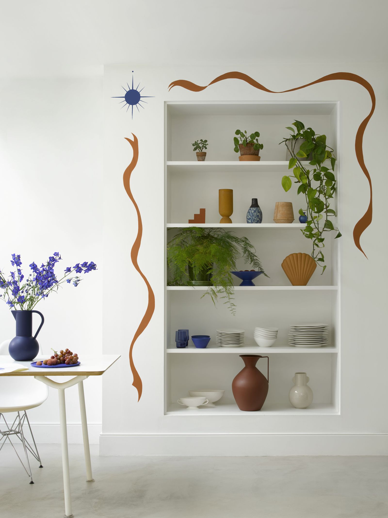 How to Decorate With Benjamin Moore's Swiss Coffee Paint Color | Livingetc