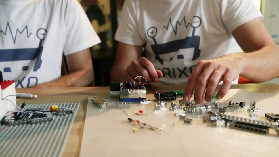 'Smart' Blocks Turn Lego Creations into Web-Connected Toys | Live Science