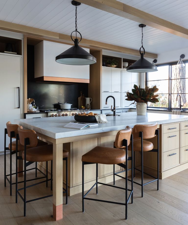 Take a tour of this organic modern lake cottage kitchen | Homes and Gardens