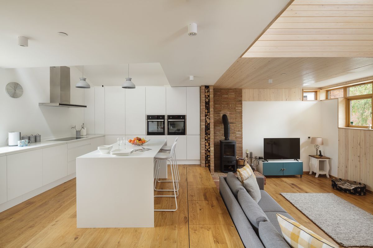 Log Store Ideas: Creative Storage for Your Home and Garden | Homebuilding