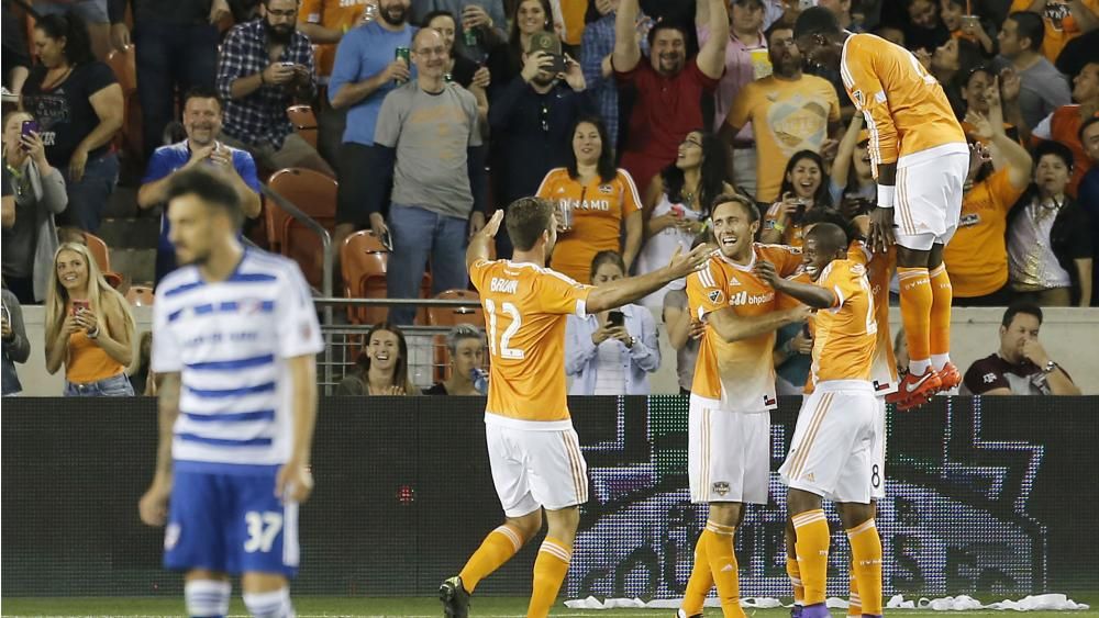 Dynamo defense shows big improvement in rivalry beatdown | FourFourTwo