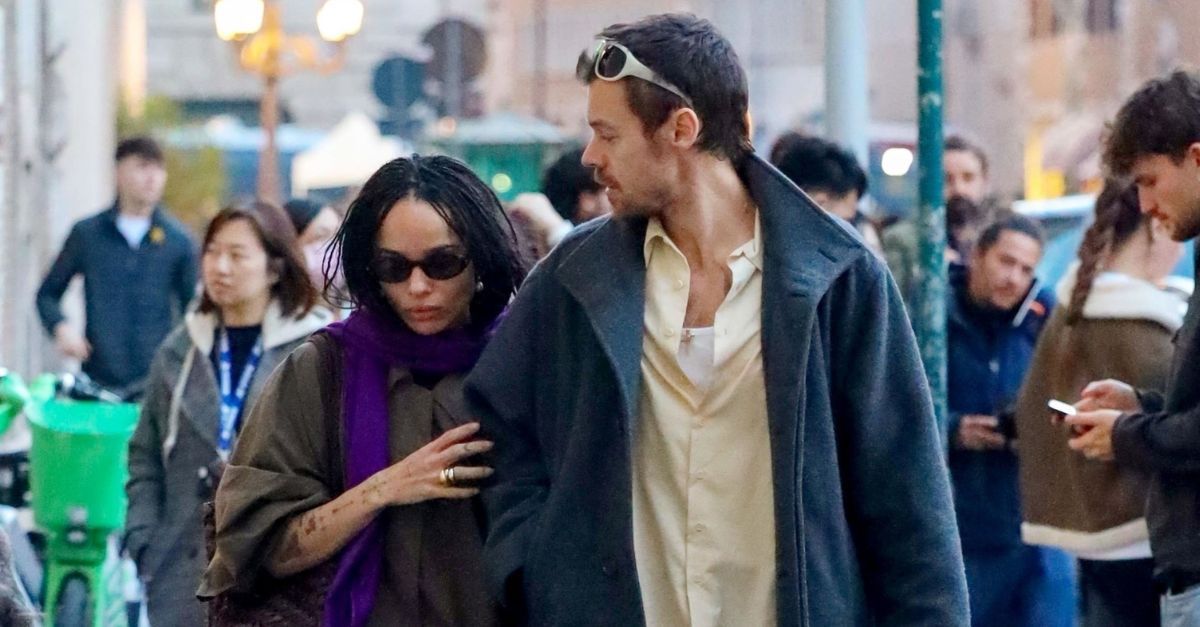 Zoë and Jennifer Have Ditched Red Scarves For This Shocking Shade | Who ...