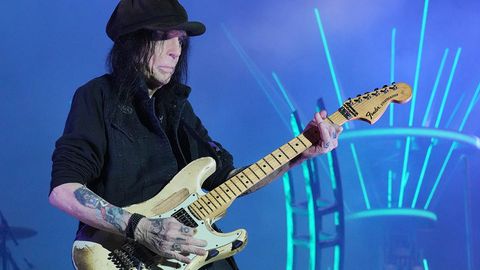 Mötley Crüe’s Mick Mars retires from touring for health reasons ...