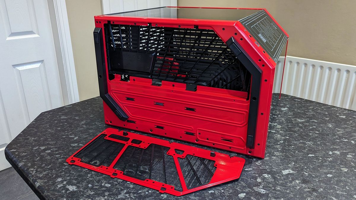 HYTE Y70 Touch review: A 4K 60Hz screen built into an extravagant PC ...