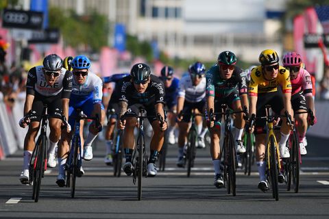 Molano claims narrow sprint victory on UAE Tour stage 4 | Cyclingnews