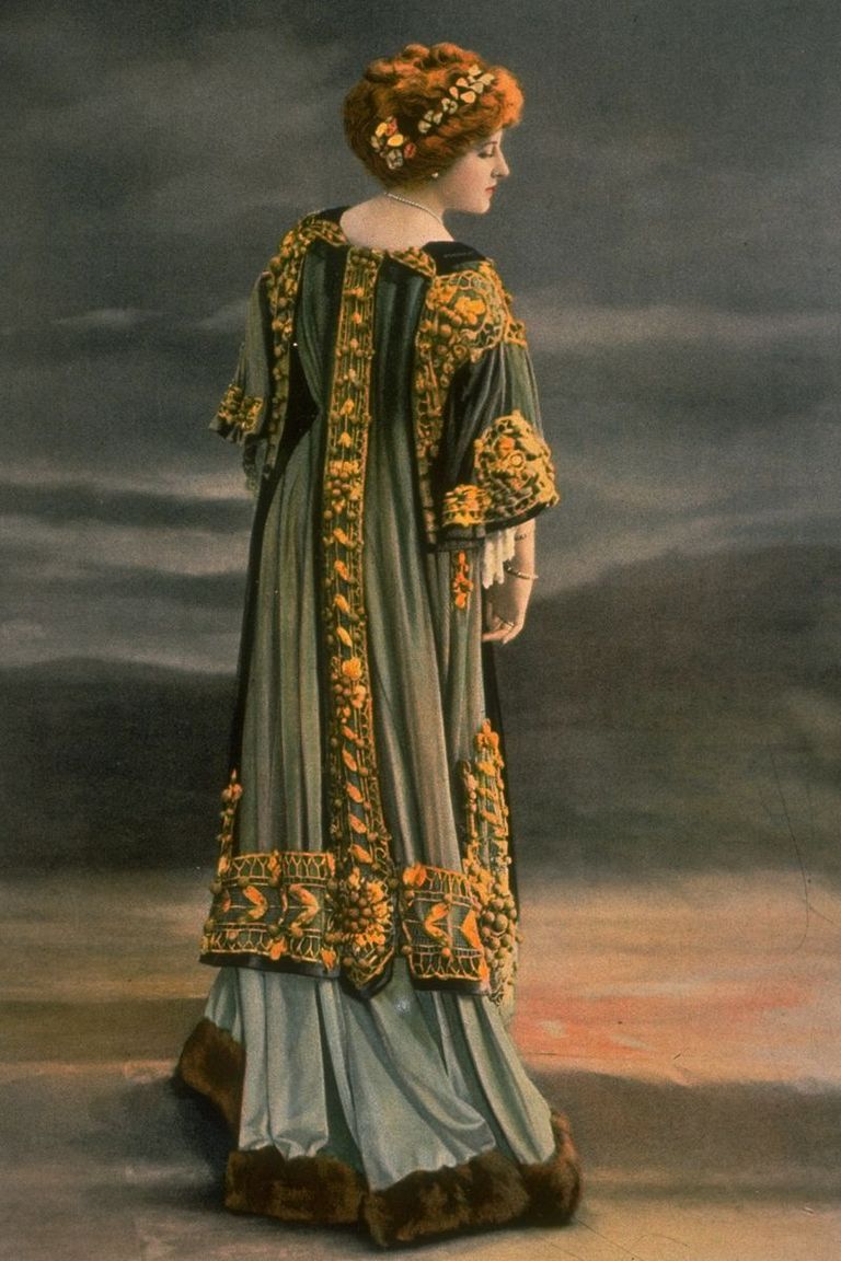 What People Were Wearing the Year You Were Born | 100+ Years of Fashion ...