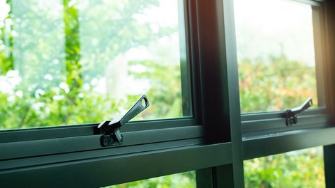 Window Handle Types: Which Handles Suit Which Windows? | Homebuilding