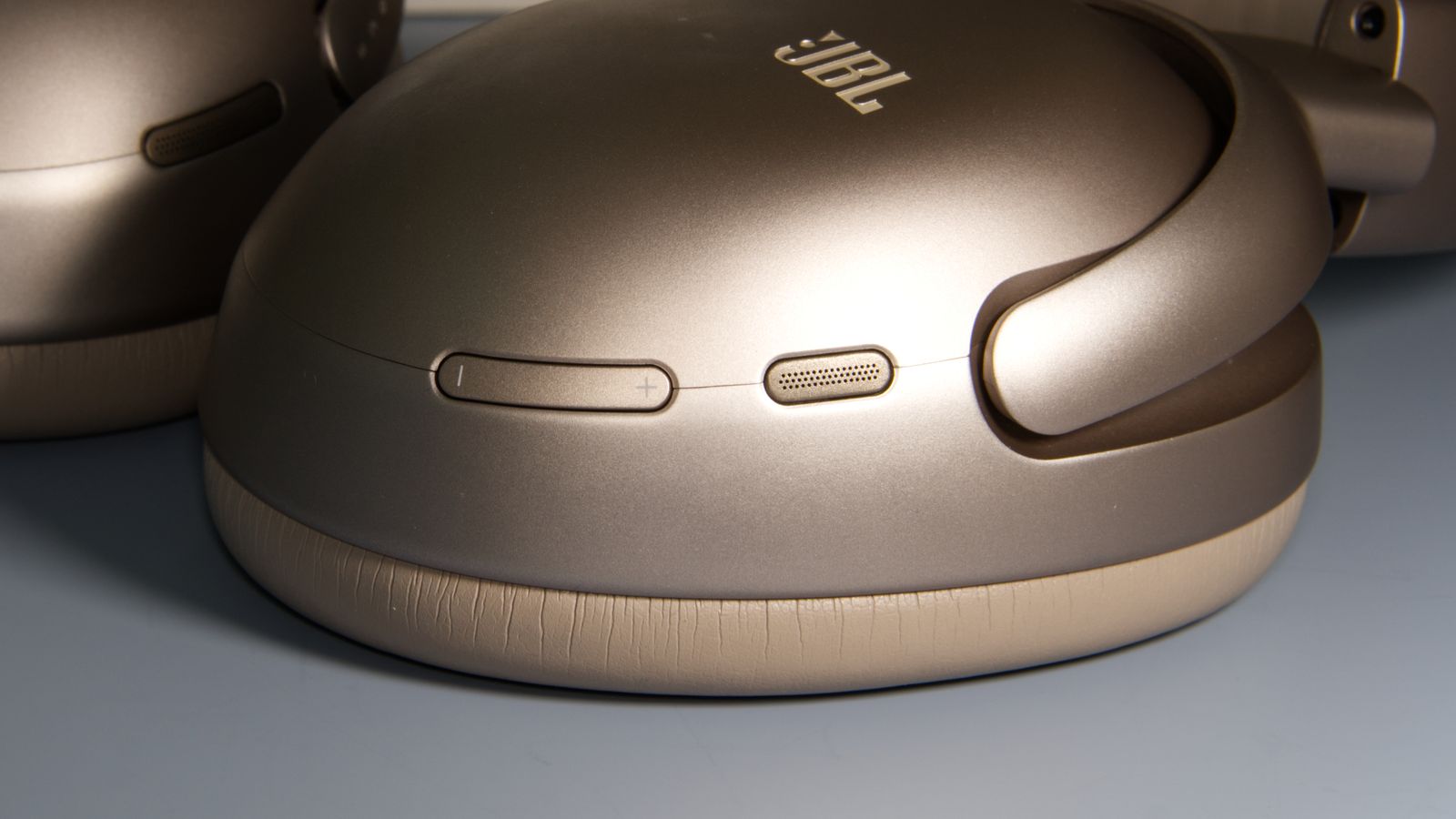 JBL Tour One M3 Smart Tx review: solid over-ears with more than a party ...