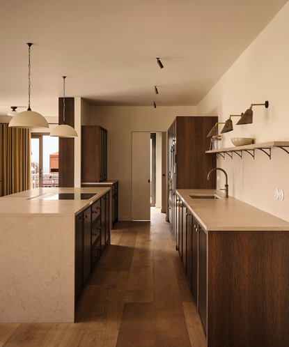 This vacation home reveals a contemporary take on British coastal style ...