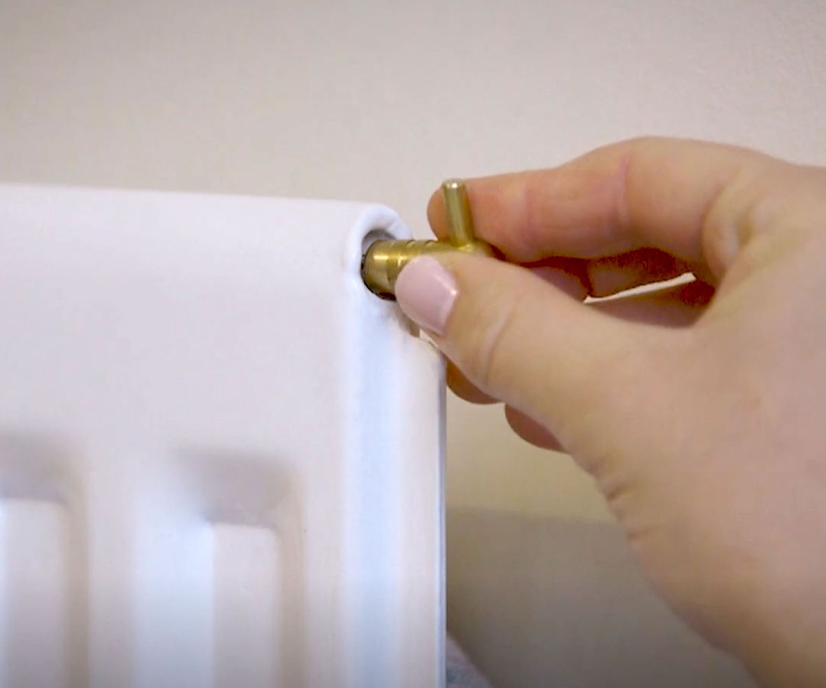 How to bleed a radiator: Get rid of unwanted cold spots | Homebuilding