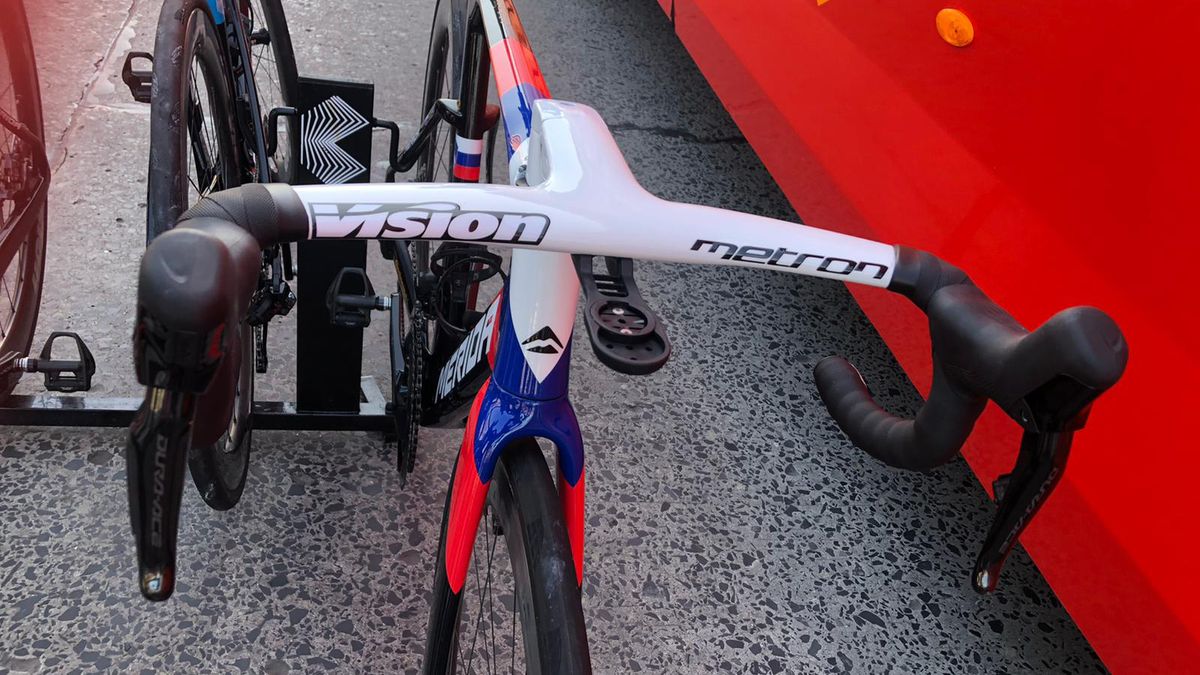 Mohoric drops dropper post and reverts to aero bike for cobbled ...